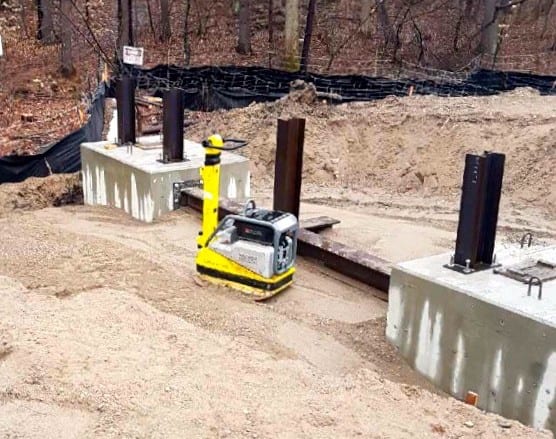 Deux ponts Algonquin de forte capacité en location sur le chantier de ...